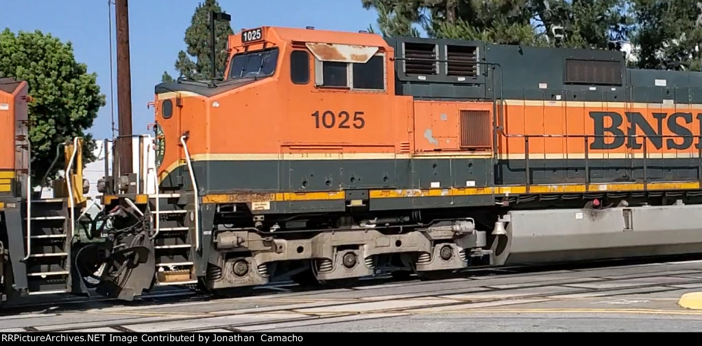 BNSF 1025